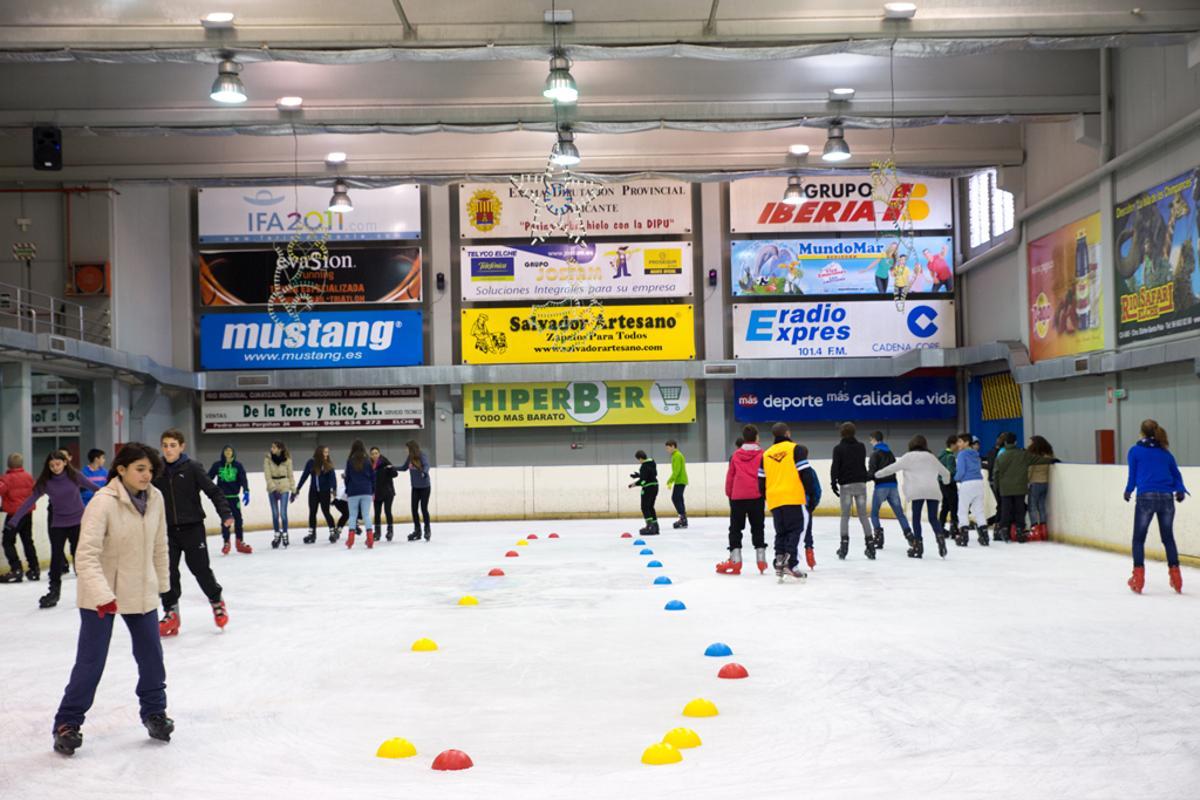 Elche pasa a contar con una escuela municipal de patinaje sobre hielo