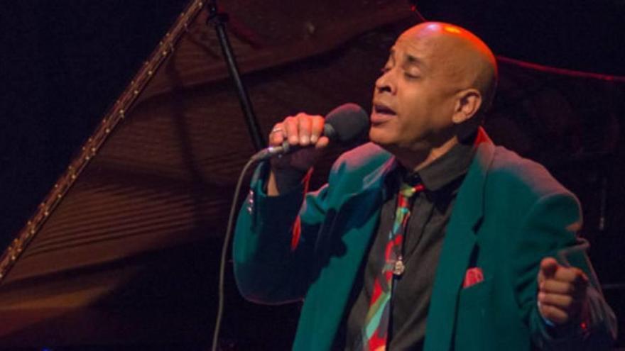 Randy Greer, una voz de la escuela de Nat 'King' Cole