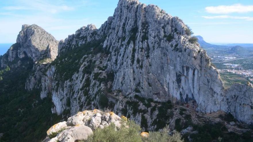 El castillo de Segària que domina la costa de Cullera a Dénia