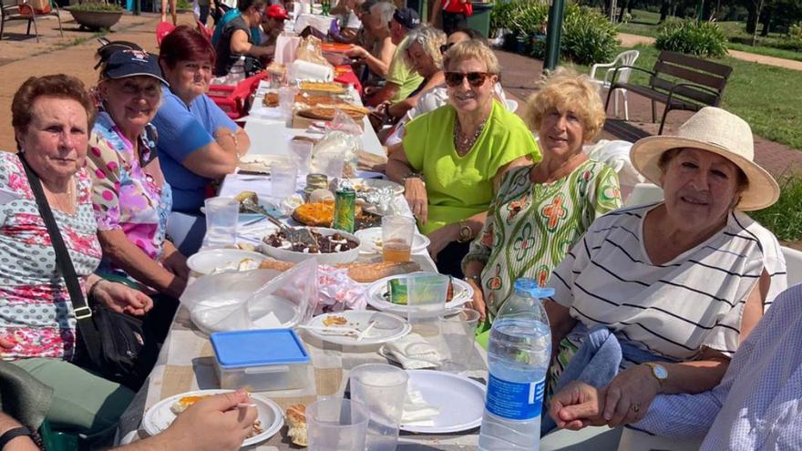 Cenero, El Lauredal y Roces se dan un festín