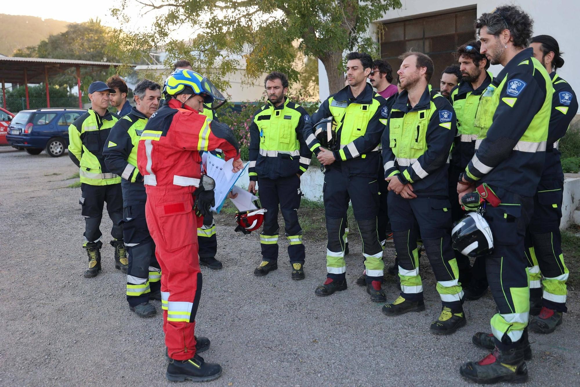 Galería: Los bomberos de Ibiza aprenden a domar vehículos eléctricos ...