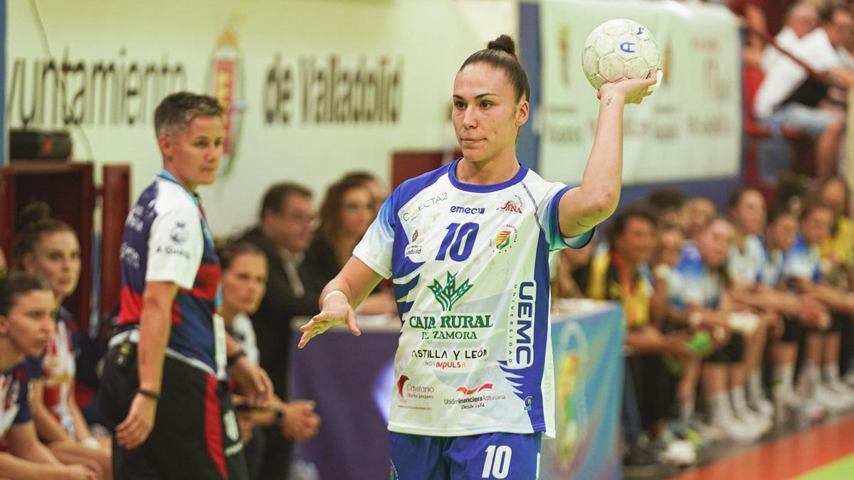 La zamorana María Prieto O'Mullony, con la Selección de Balonmano para ...