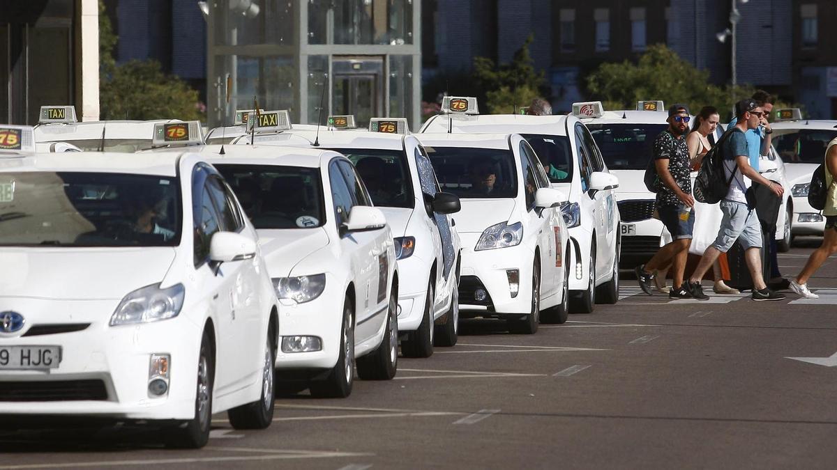 Más ayudas para los taxistas de Zaragoza: el ayuntamiento impulsa la ...