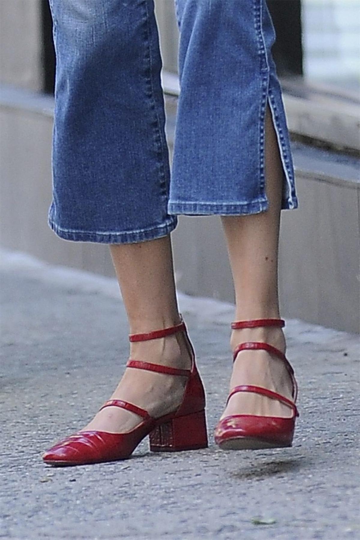 Salones rojos de tiras: los zapatos de Zara que ha agotado Alexa Chung ...