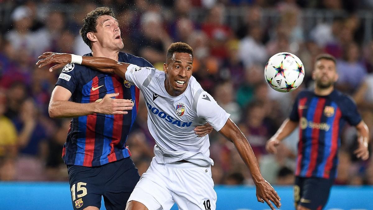 BARCELONA-VIKTORIA : El penalti que rectificó correctamente el VAR ...