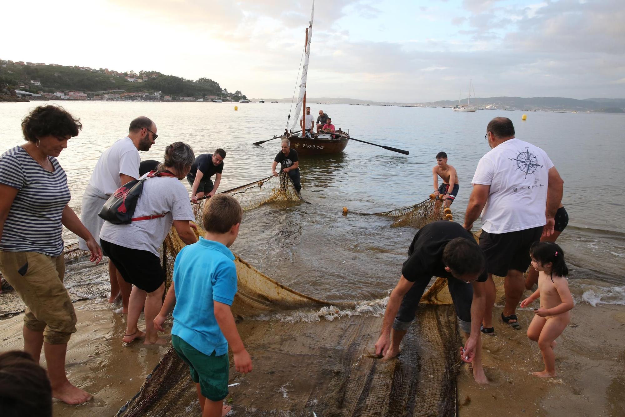 Una rapeta en la playa de Banda do Río. II Xornadas Bueu Vive o Mar