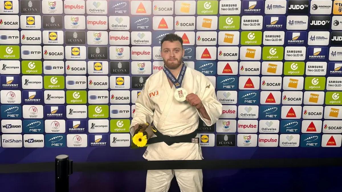 El judoca alicantino Salva Cases, cada vez más cerca de París