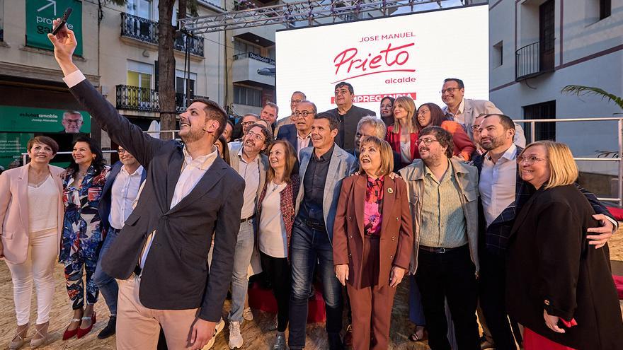 El alcalde de Gandia presenta la lista del PSPV-PSOE en un concurrido acto