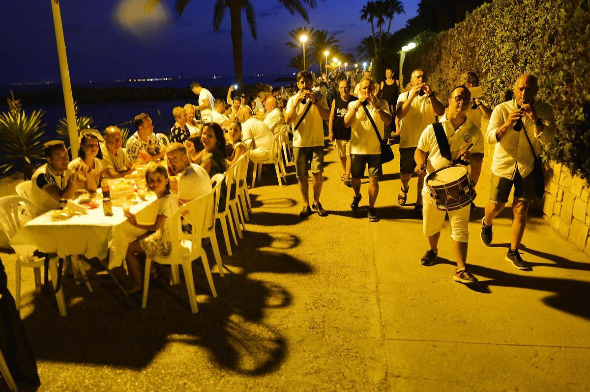 La cena de la luna llena de Santa Pola del Este ya tiene fecha