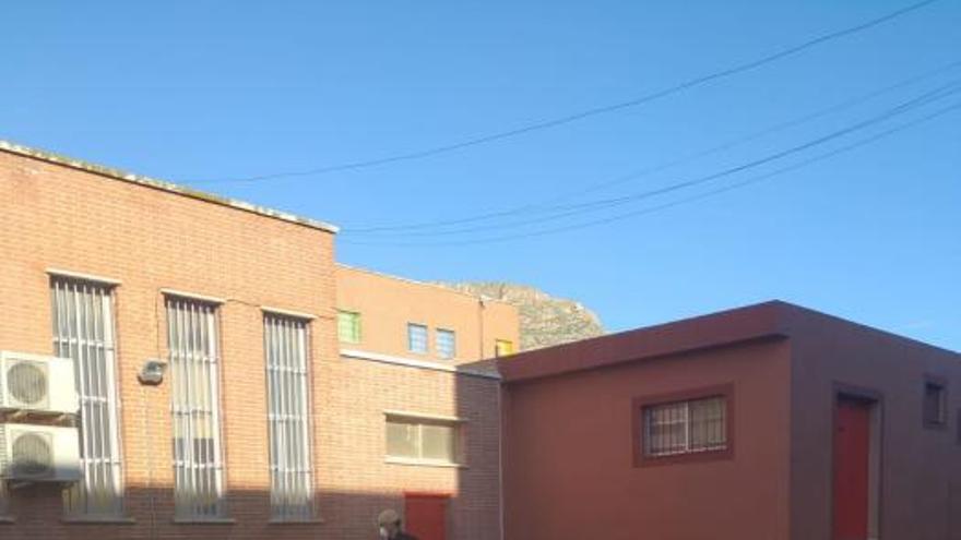 La UME desinfecta el centro penitenciario de Fontcalent