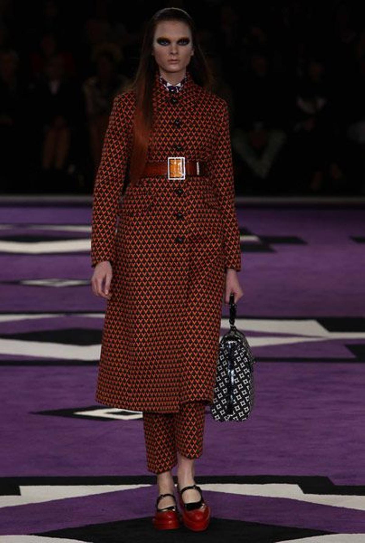 Prada y sus estampados geométricos en Milán - Woman
