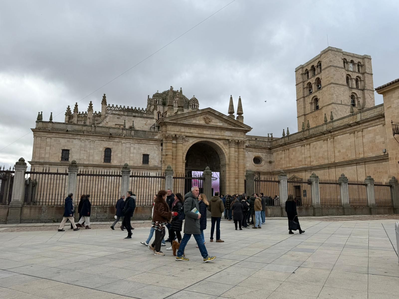 La ciudad, llena de turistas en el puente festivo