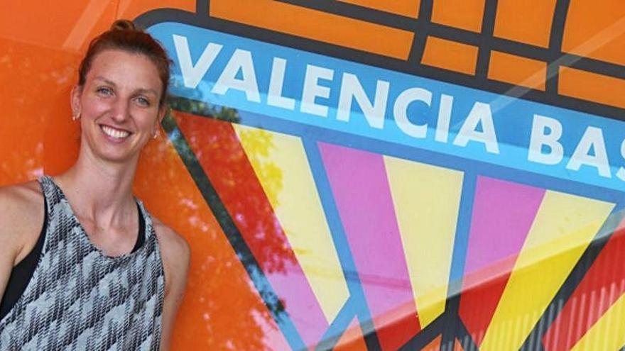 Valencia Basket: Laura Gil: "Los objetivos son luchar por todo"
