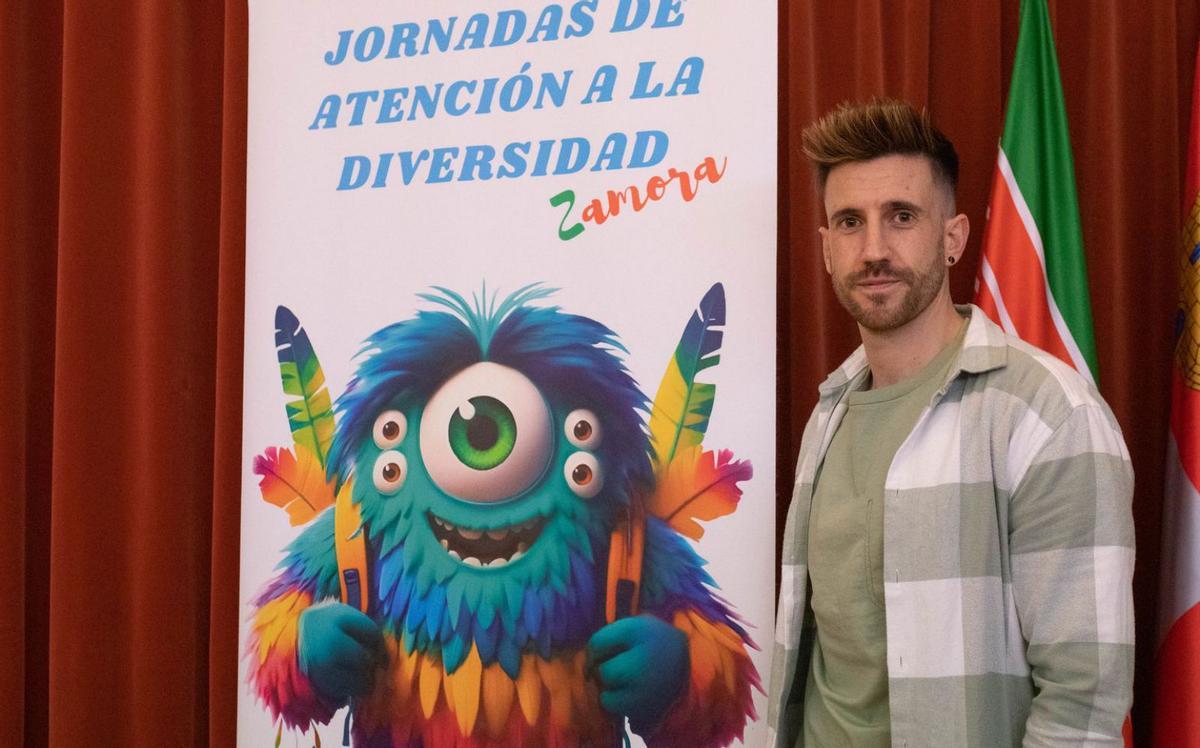 Víctor Acebes Pérez | Profesor: "Las redes sociales forman e informan"