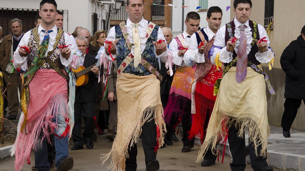 La Reserva de la Biosfera de La Siberia lleva sus danzas centenarias a ...