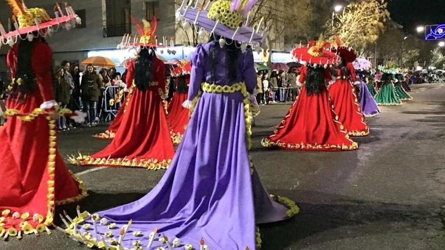 El desfile de Carnaval de los escolares de hoy viernes en Coria se pasa ...