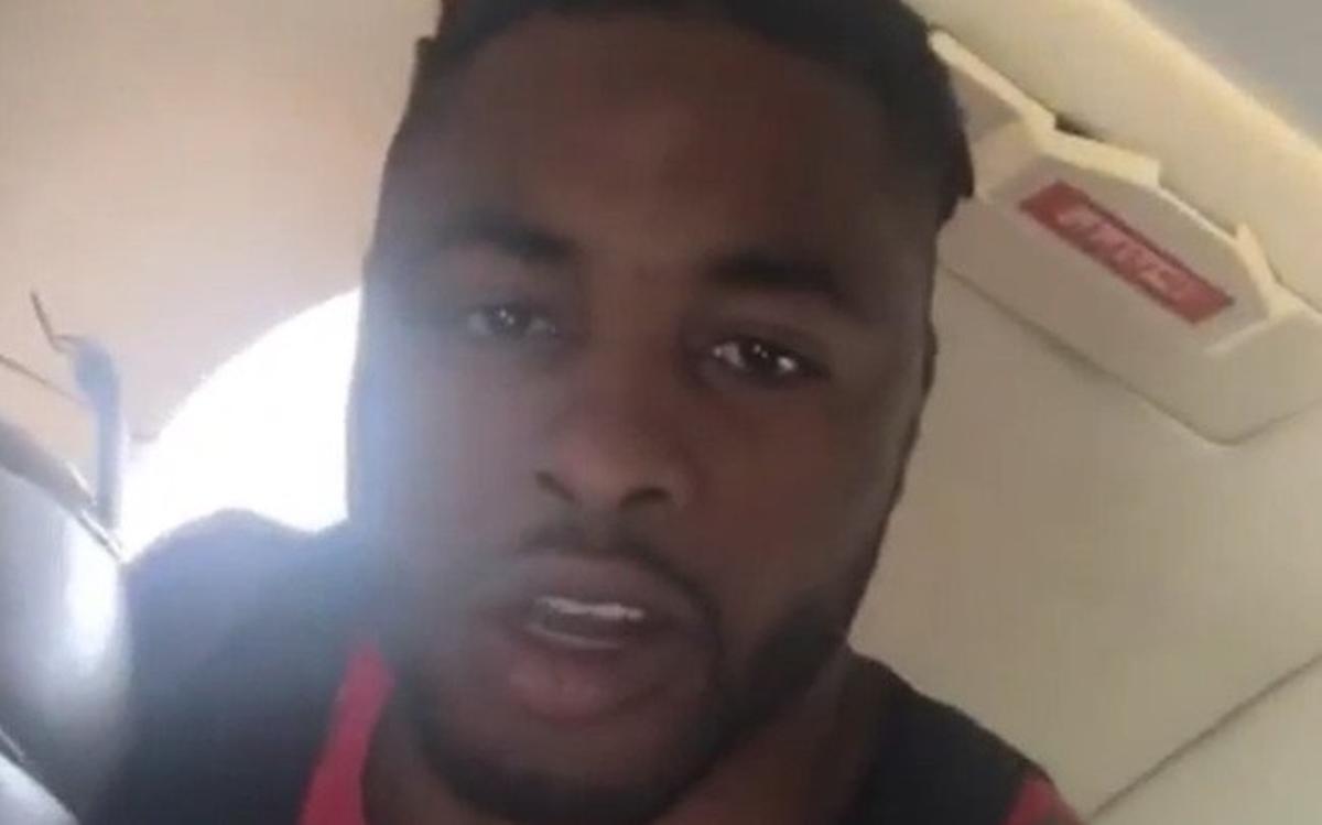 Alex Song viaja a Barcelona para negociar su futuro