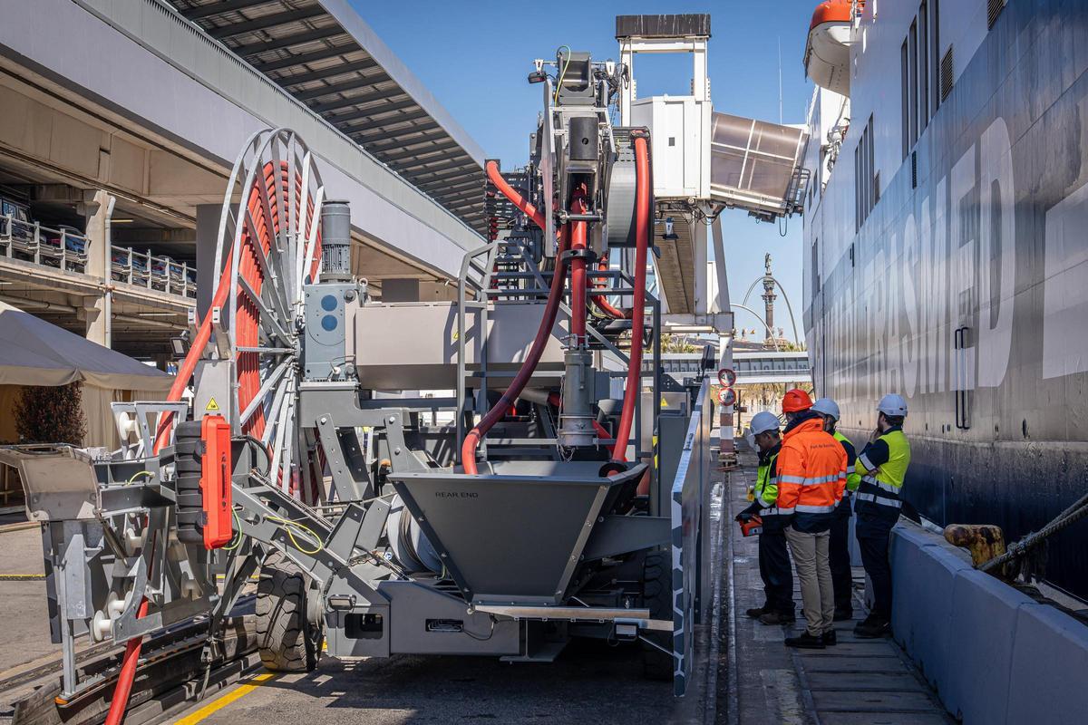 El Port de Barcelona estrena la conexión eléctrica de la terminal de ...
