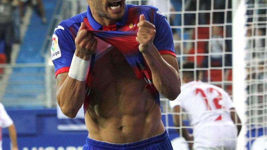 Pedro León renueva por una temporada con el Eibar