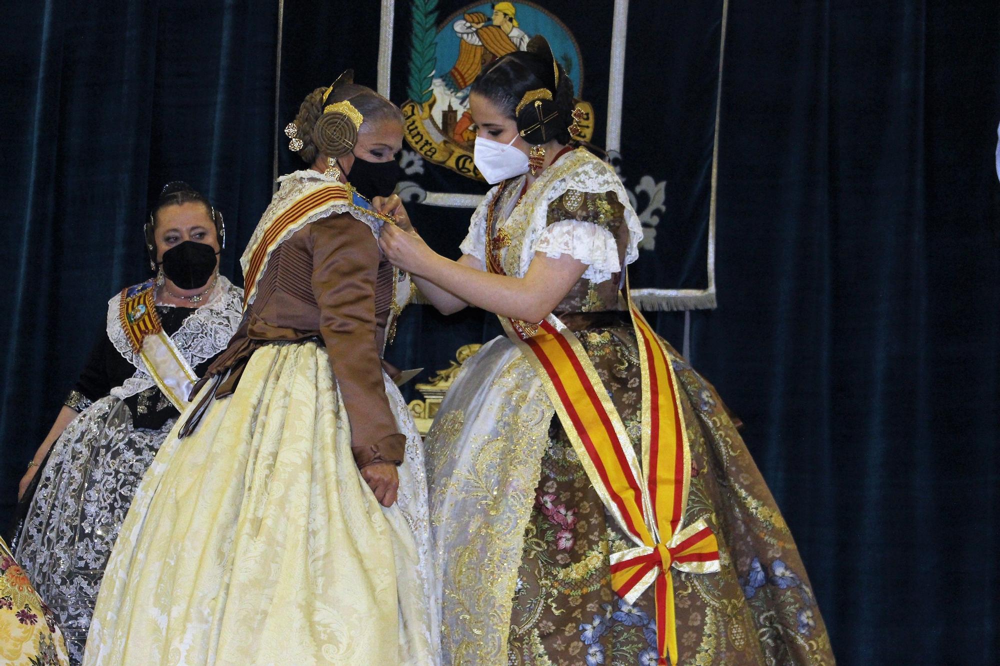 Quatre Carreres reconoce a sus falleros "brillants" y a sus falleras ...