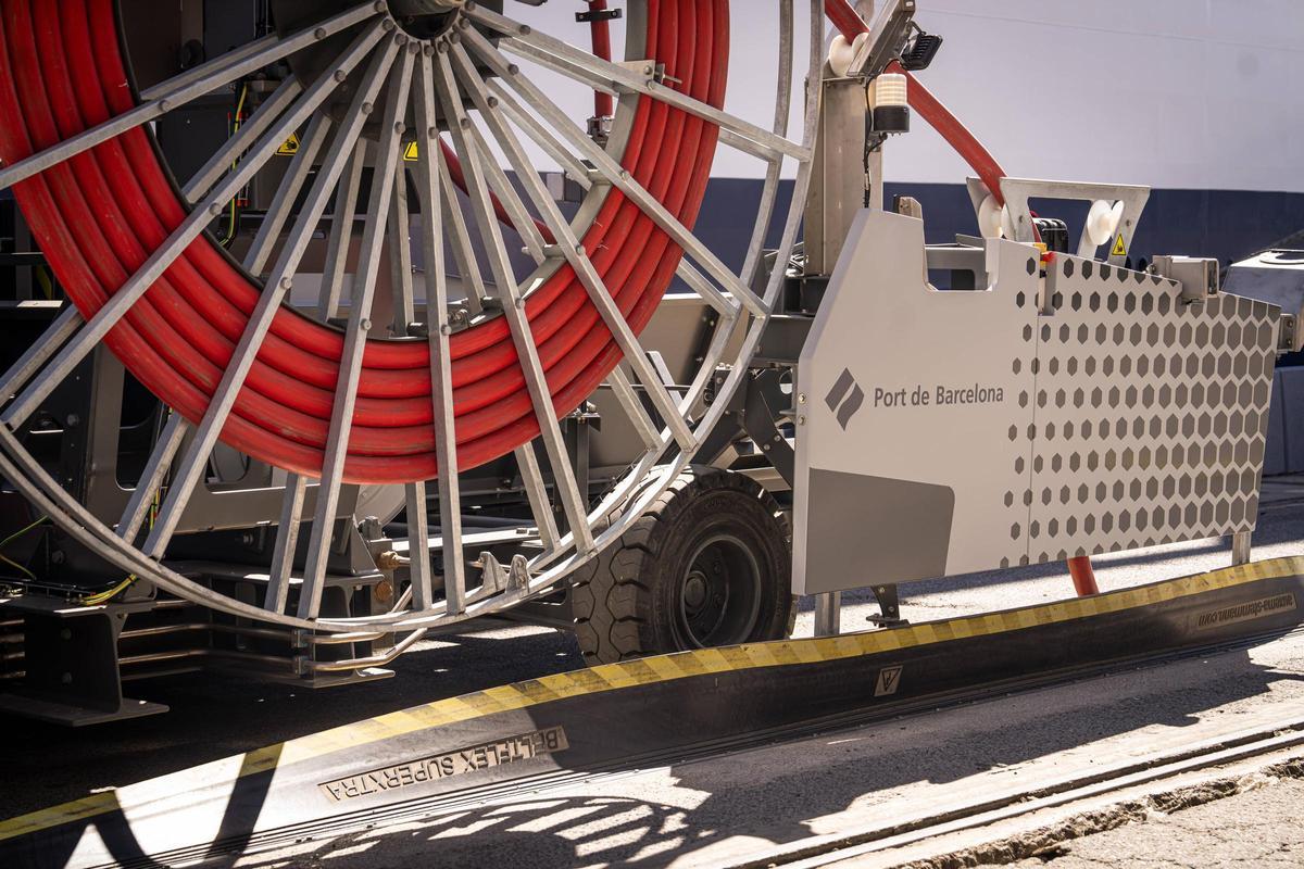El Port de Barcelona estrena la conexión eléctrica de la terminal de ...