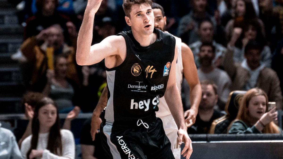 Dustin Sleva: "Es un paso adelante en mi carrera jugar en el UCAM ...