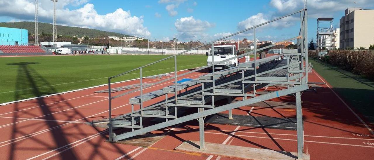 Las gradas supletorias en Can Misses-3 permitirán al CD Ibiza reunir a ...