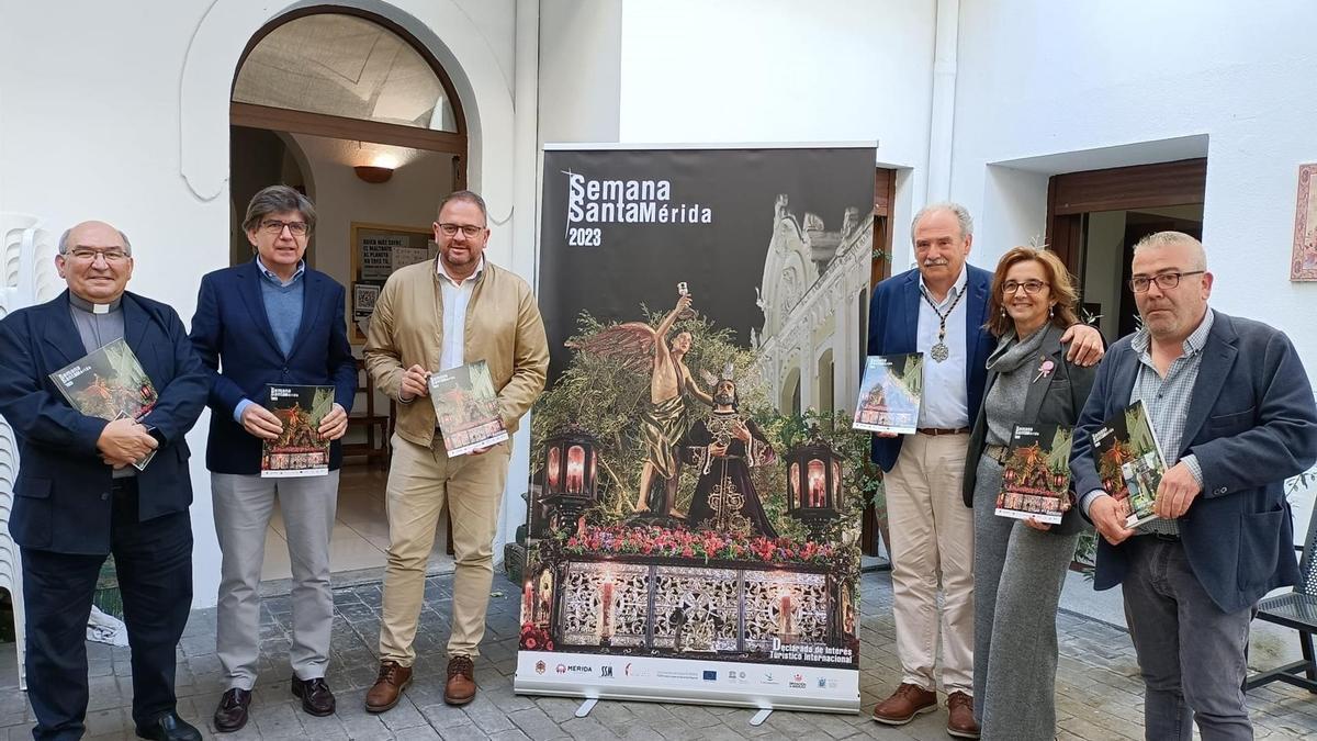 La revista de la Semana Santa de Mérida ya está en la calle