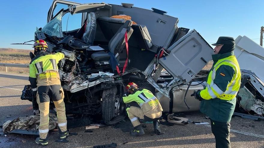 Herido Grave Tras Una Colisión Frontal Entre Dos Camiones En La N 232