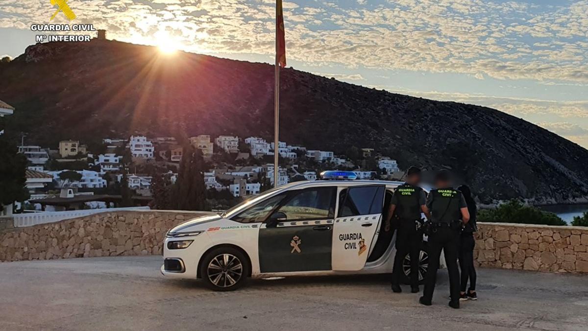 HURTO ABRAZO AMOROSO MORAIRA ALICANTE | Roba un reloj de 46.000 € con ...