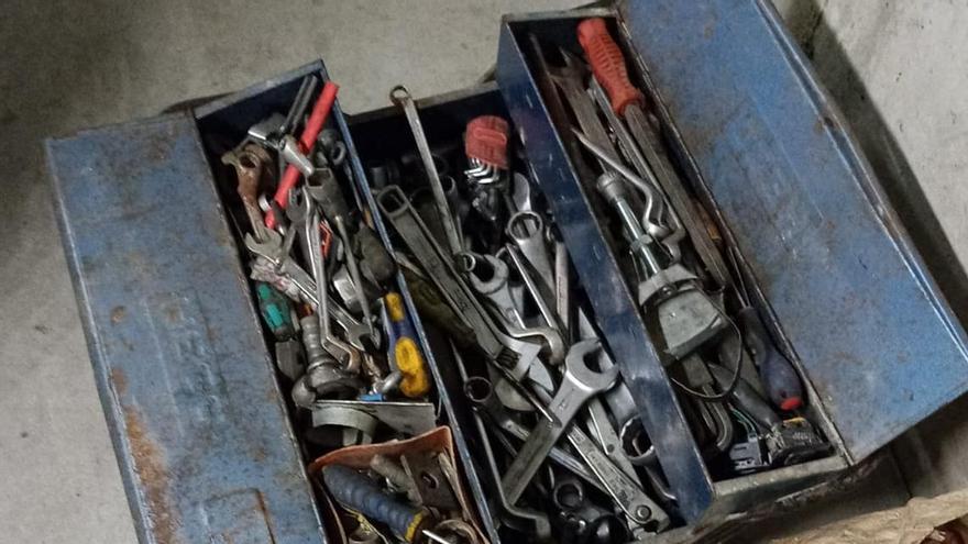 Localitzen el propietari d'unes eines recuperades a Salt i valorades en 4.000 euros