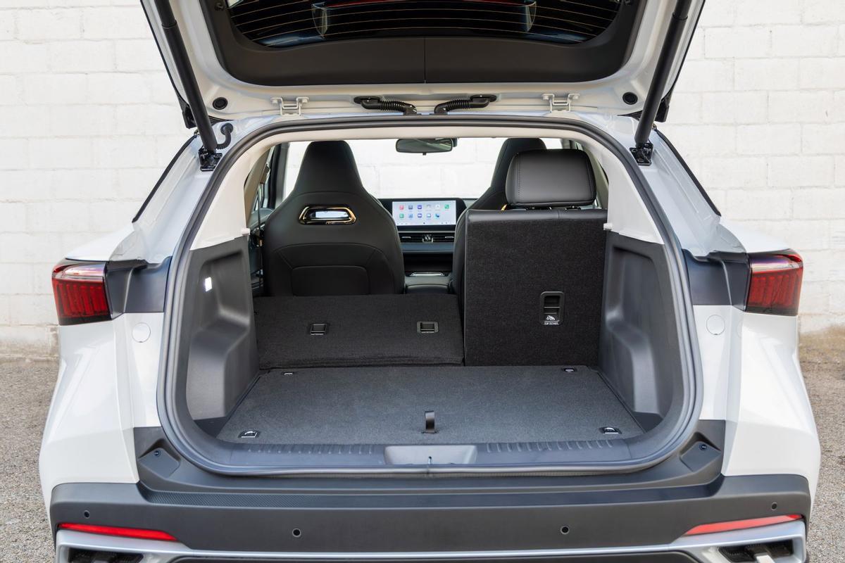 Toma de contacto con el coche que faltaba en Omoda, el híbrido convencional