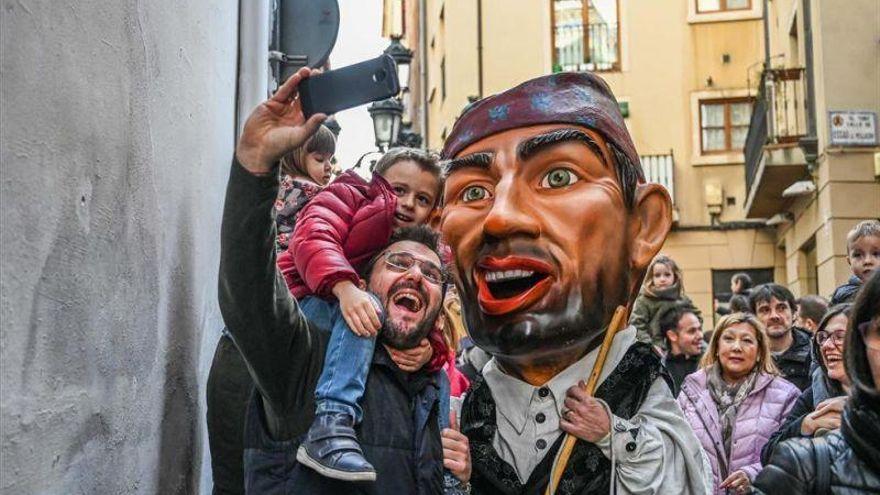 Los cabezudos se convertirán en actores durante estos Pilares