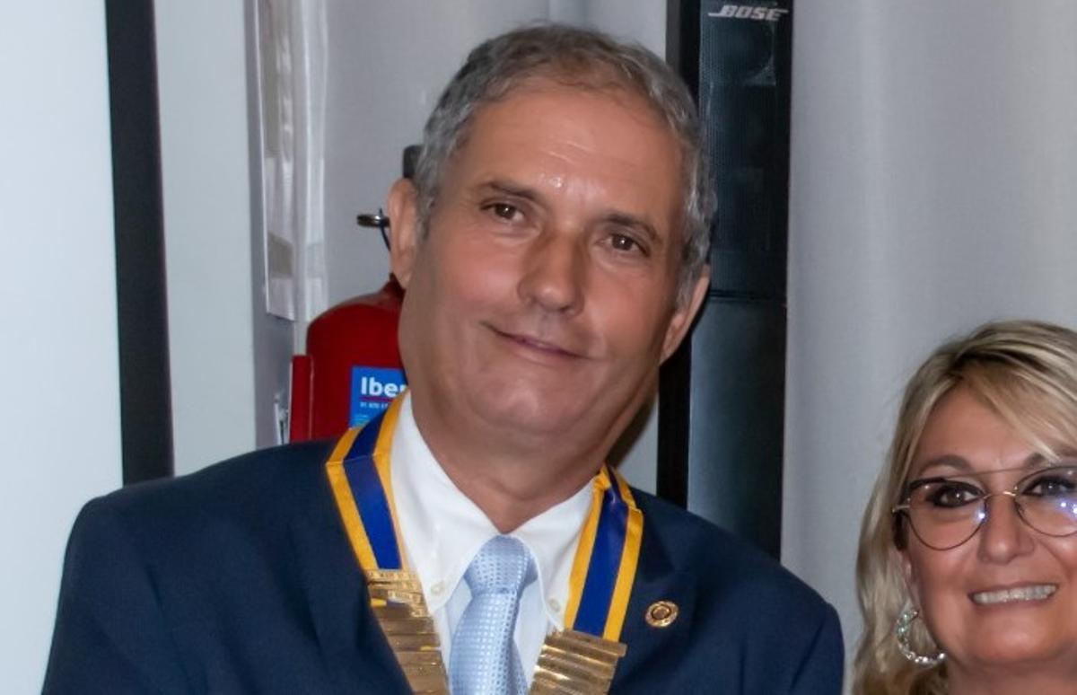 El escultor Toni Marí y Condenados al Bordillo, premios 9 d’Octubre en ...