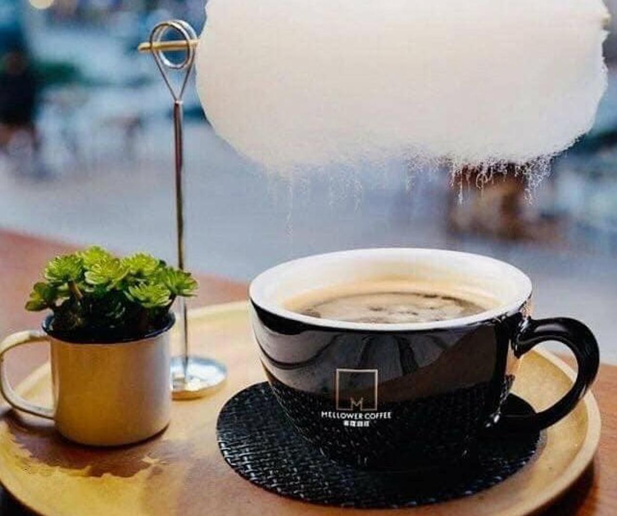 Café con nube, por Òscar Broc