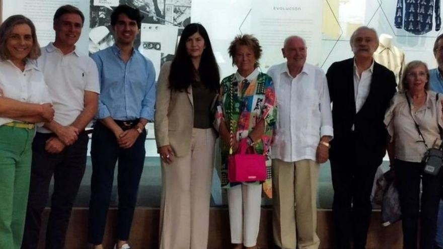 La "camisa Dalí" de la Factoría Regojo protagoniza una exposición en el ...