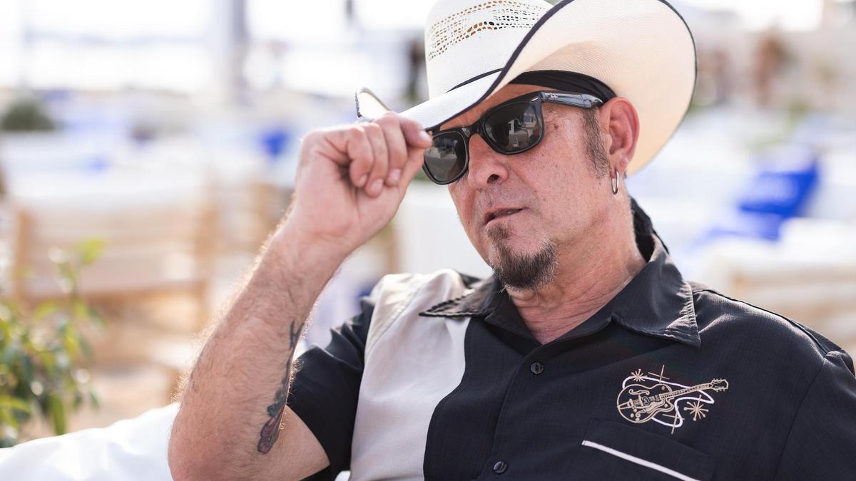 Carlos Segarra: "Cuando llegó el rocanrol a España, llegó tarde y mal"