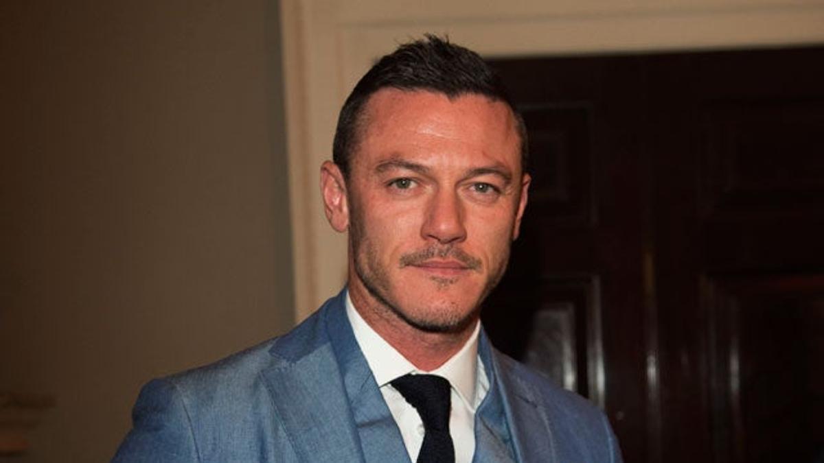 Luke Evans y su tatuaje de la 'crisis de la mediana edad' - Cuore