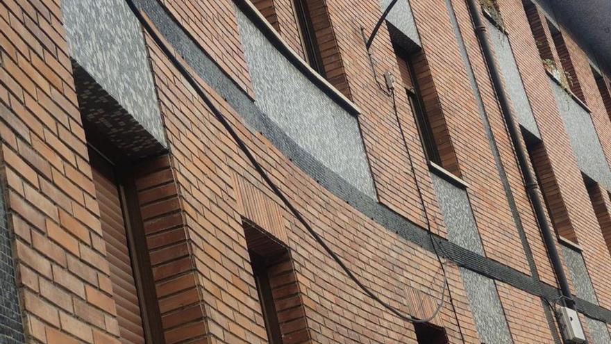 Cableados sueltos en Moreda