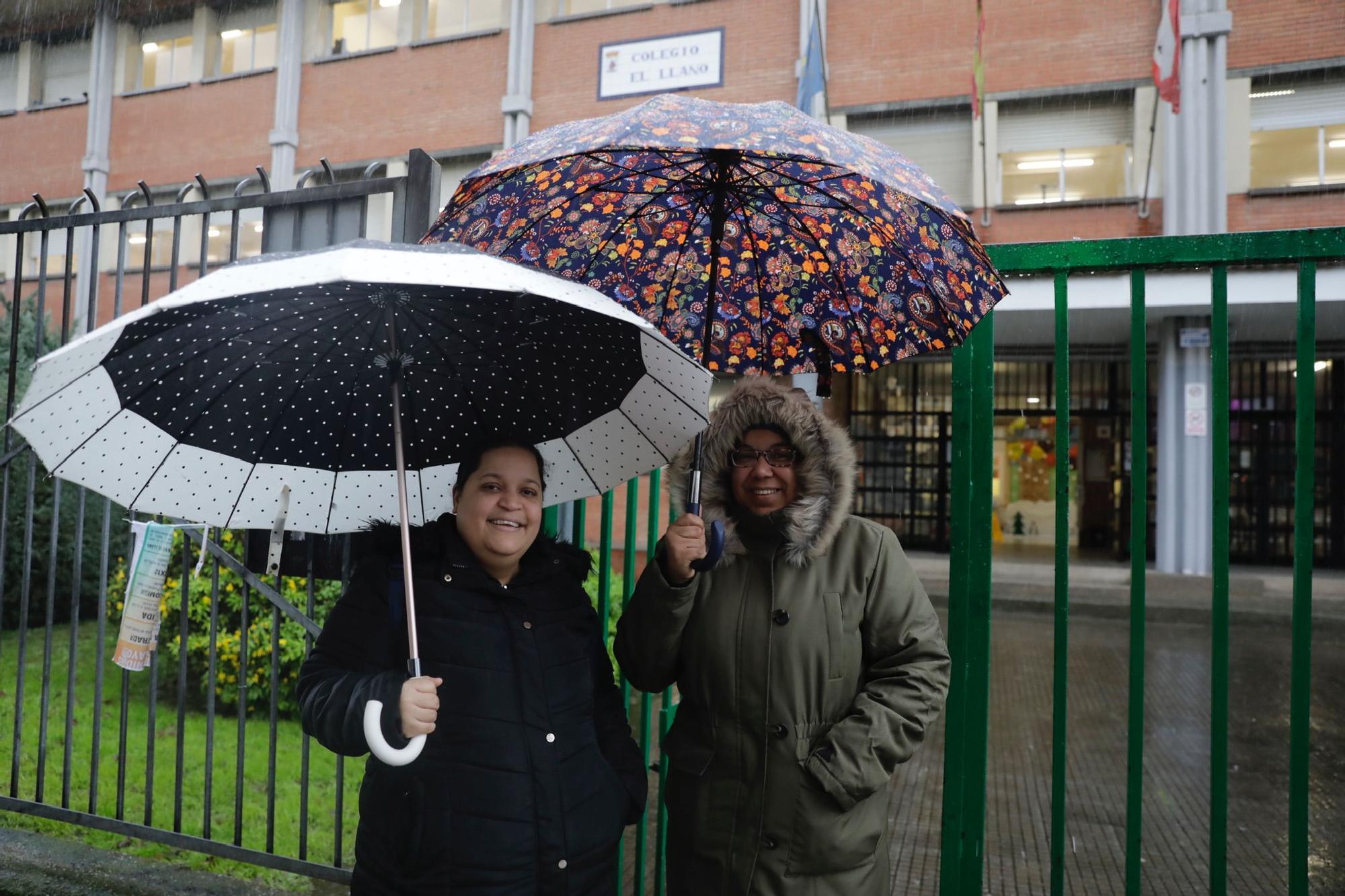 En imágenes: Expectación en la Escuelona y El Llano por la llegada del ...