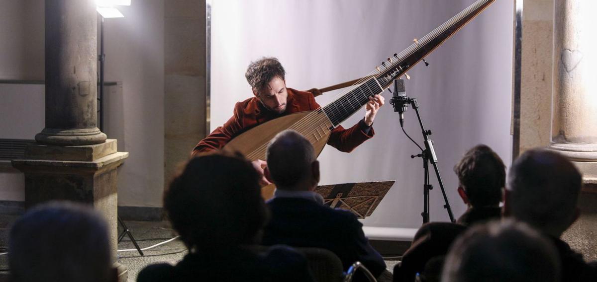 Homenaje a la música antigua con el langreano Daniel Zapico