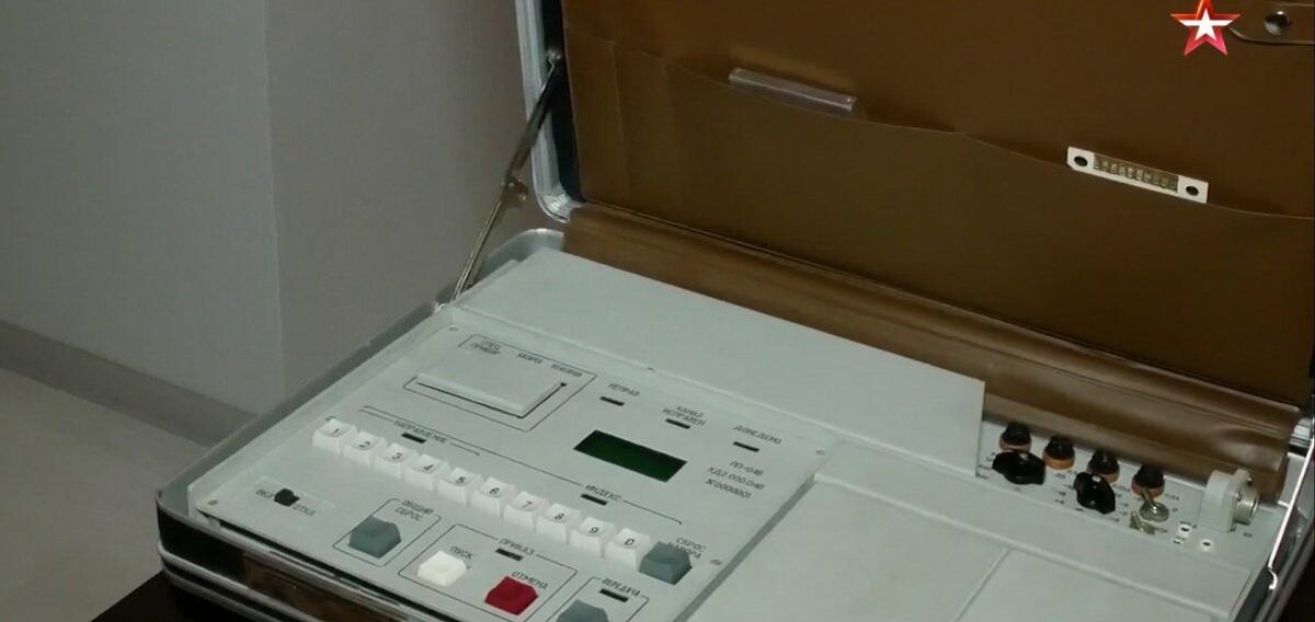 Tres maletines y un ataque nuclear: Así es el Cheget de Putin que puede ...