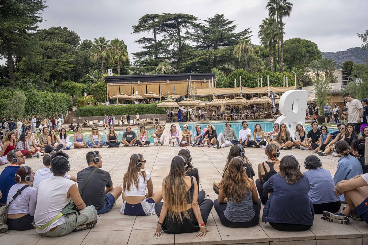 La 'wellness rave' llena de energía y salud la mañana en Barcelona