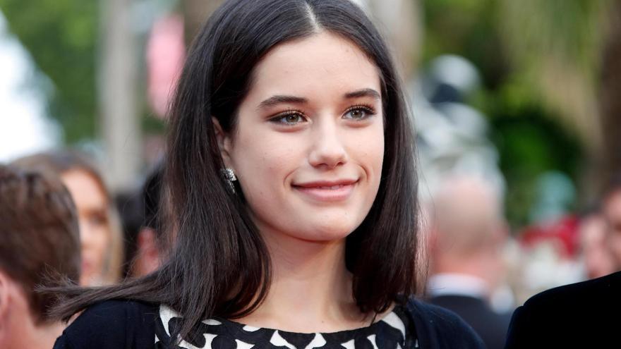 La filla de John Travolta debuta com a cantant