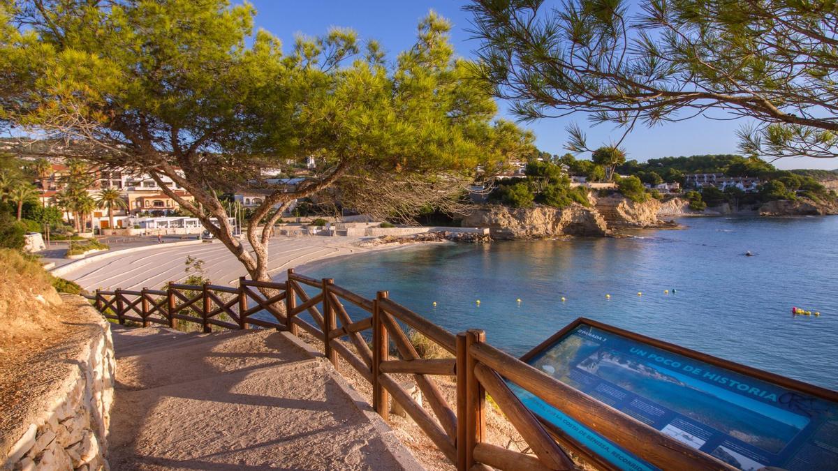 Playas y calas naturales que no pasan desapercibidas en Benissa ...