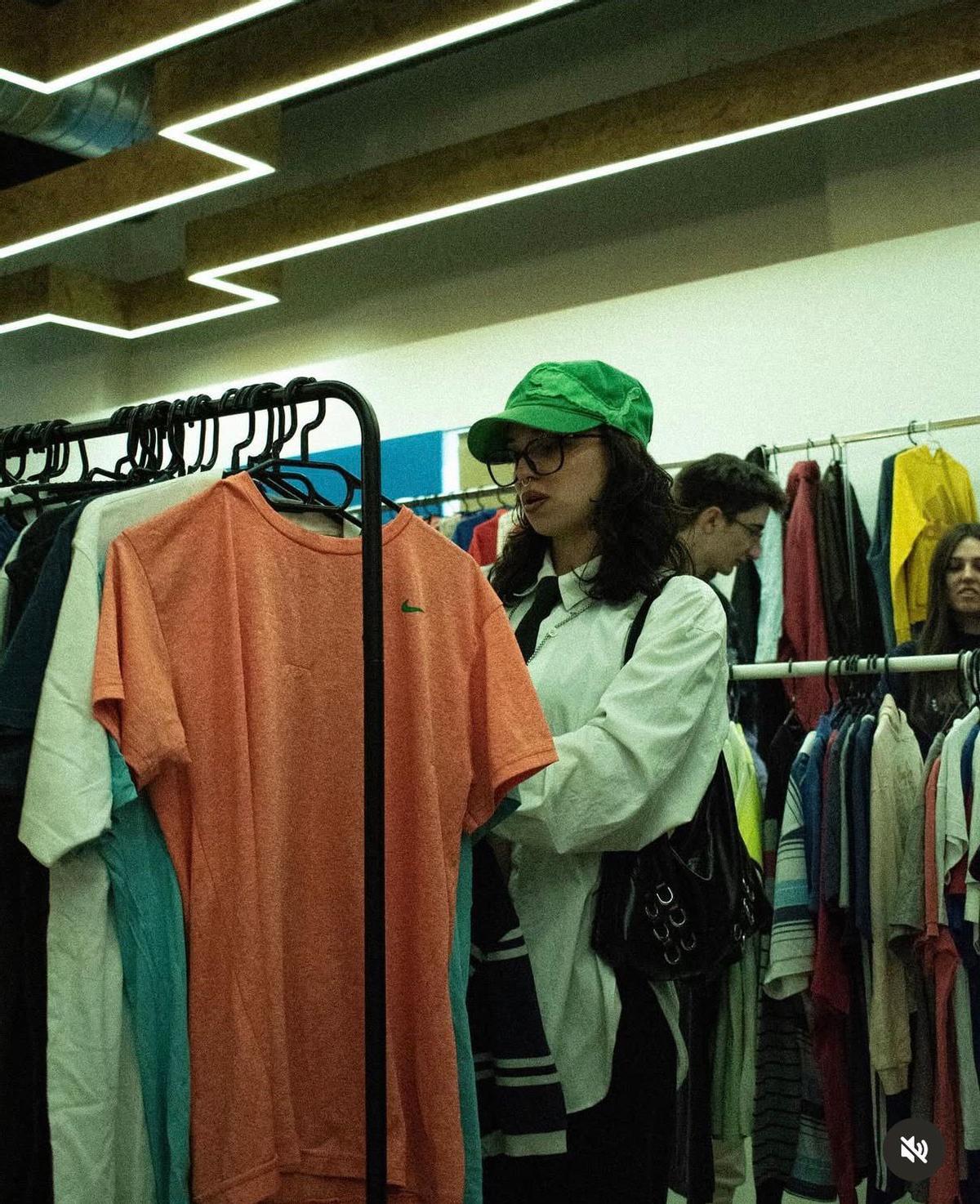 Todo a 10 euros: así será el mercadillo de ropa vintage que aterriza ...
