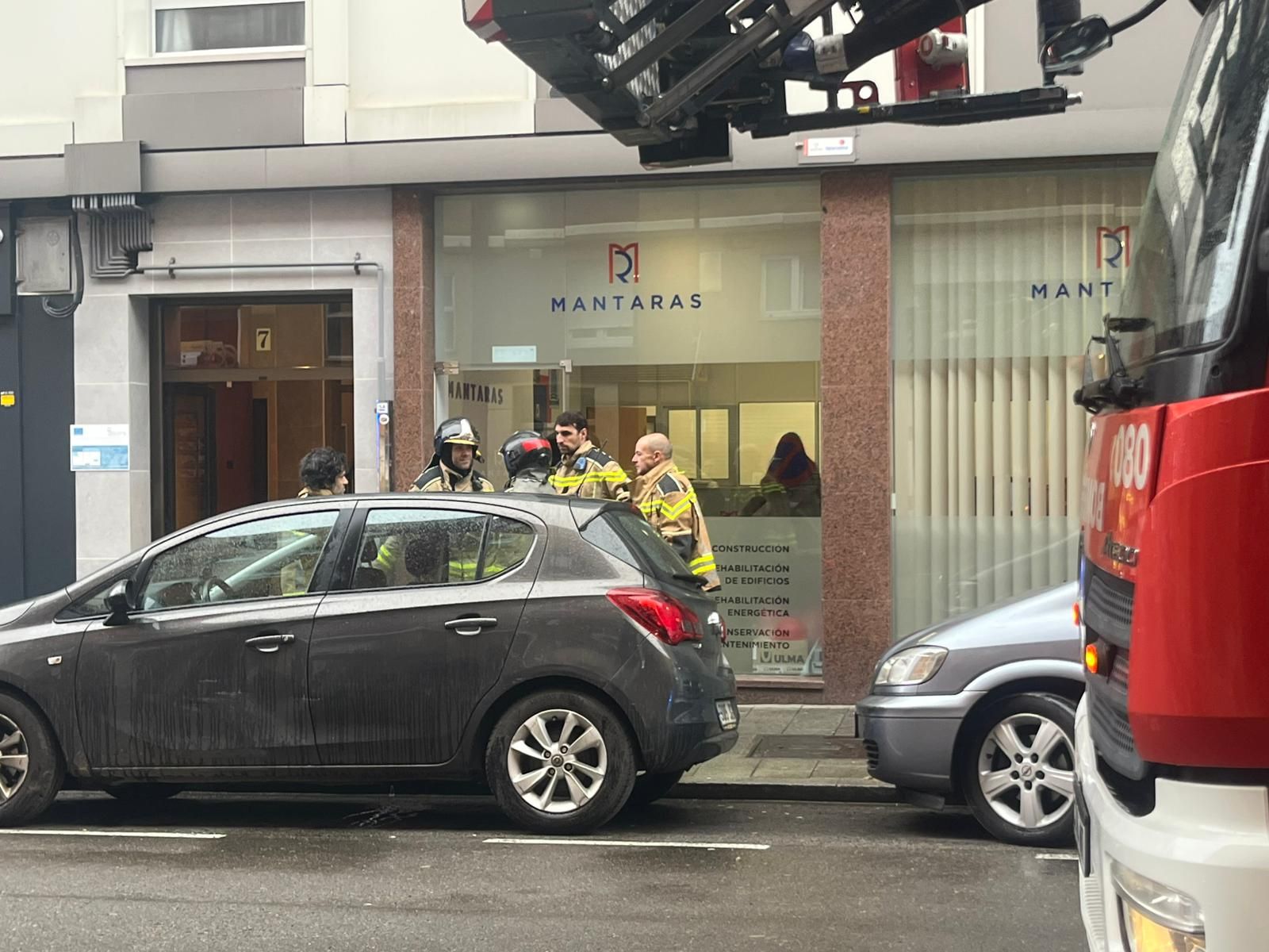 Gran despliegue por un incendio en El Llano: hubo una persona herida