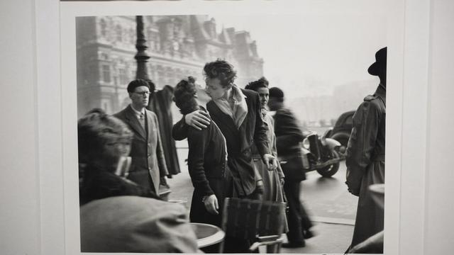 Muere Françoise Bornet, la protagonista de la foto del beso de Robert ...