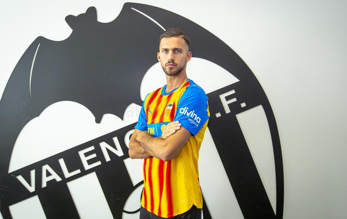 El Mallorca oficializa el traspaso de Copete al Valencia