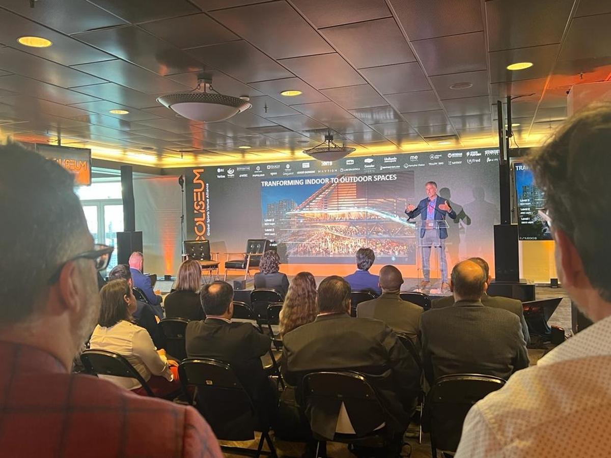 El Roig Arena, presentado en el Coliseum Summit de Los Ángeles ...